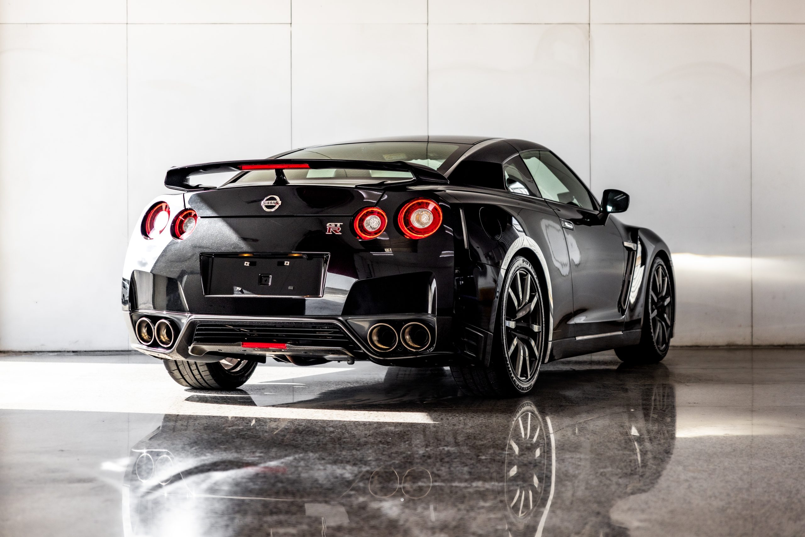 Nissan GTR R35 LOW KMS - Azak Supercars